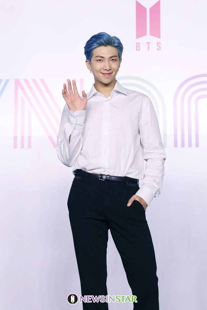 [포토인스타] 방탄소년단 RM, 듬직한 남준이의 손인사